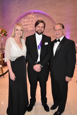 Dallas Symphony Orchestra League Introduces Debutantes at 33rd Annual ...